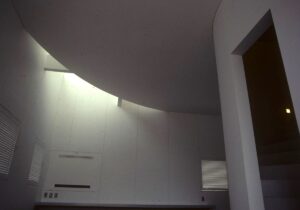 倉方俊輔連載「ポストモダニズムの歴史」02：長谷川逸子が「表層」を探り当てた1977年の衝撃 | BUNGA NET