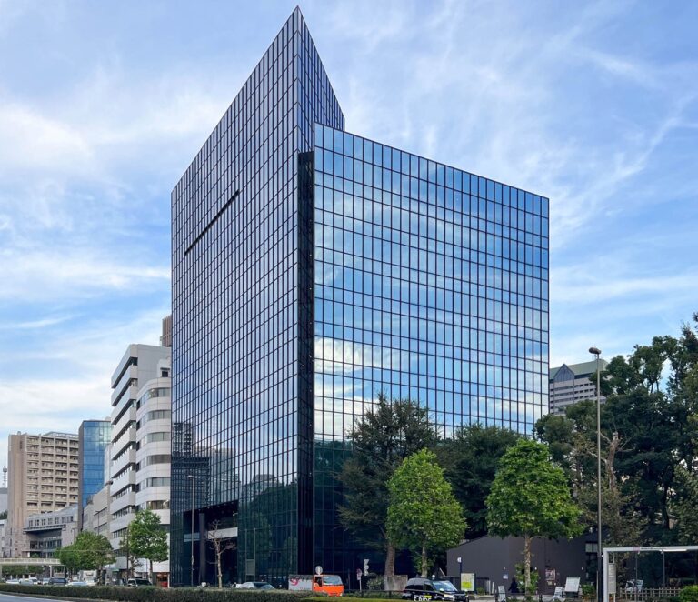 倉方俊輔連載「ポストモダニズムの歴史」09：丹下健三すらも、それまでの作風を明確に脱した1977年 | BUNGA NET