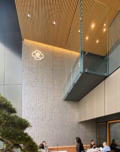 内藤廣氏の内装設計で「TORAYA GINZA」4月11日リニューアルオープン、赤鬼はどこに？ | BUNGA NET